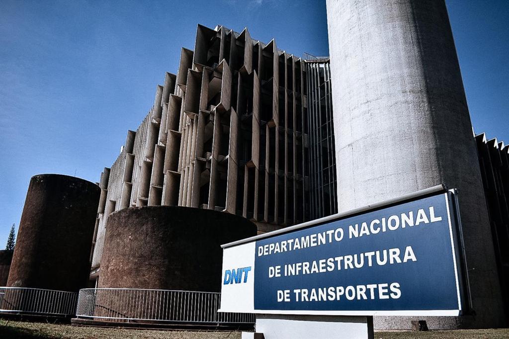 Concurso DNIT registra mais de 22 mil inscritos para analistas | Folha ...