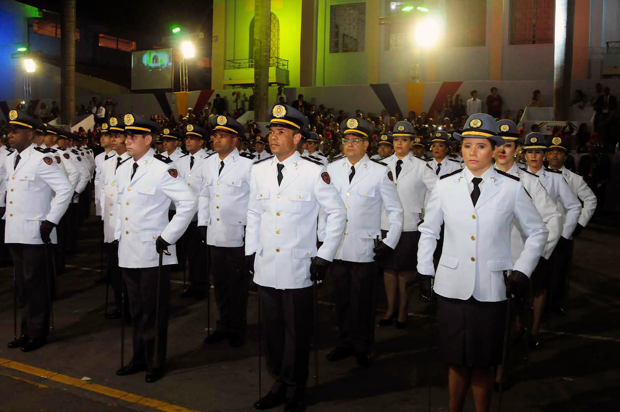 Concurso PM MG: sai edital com 180 vagas para oficiais; R$7 mil ...