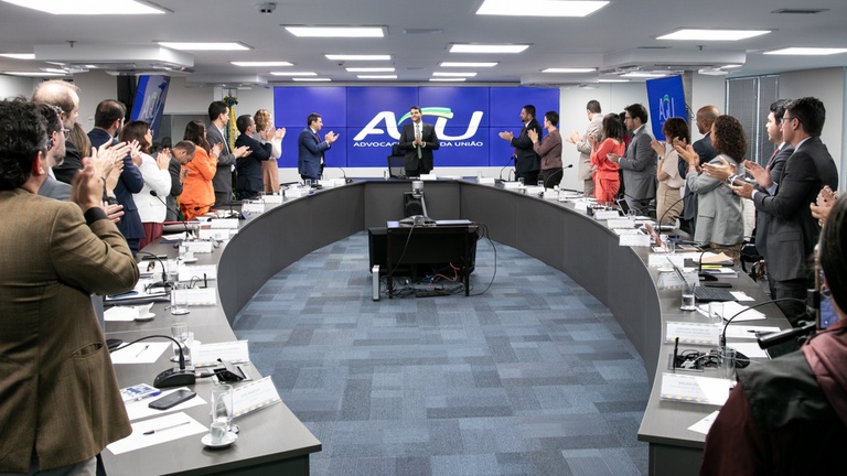 Concurso AGU: novo edital é anunciado com 170 vagas | Folha Dirigida
