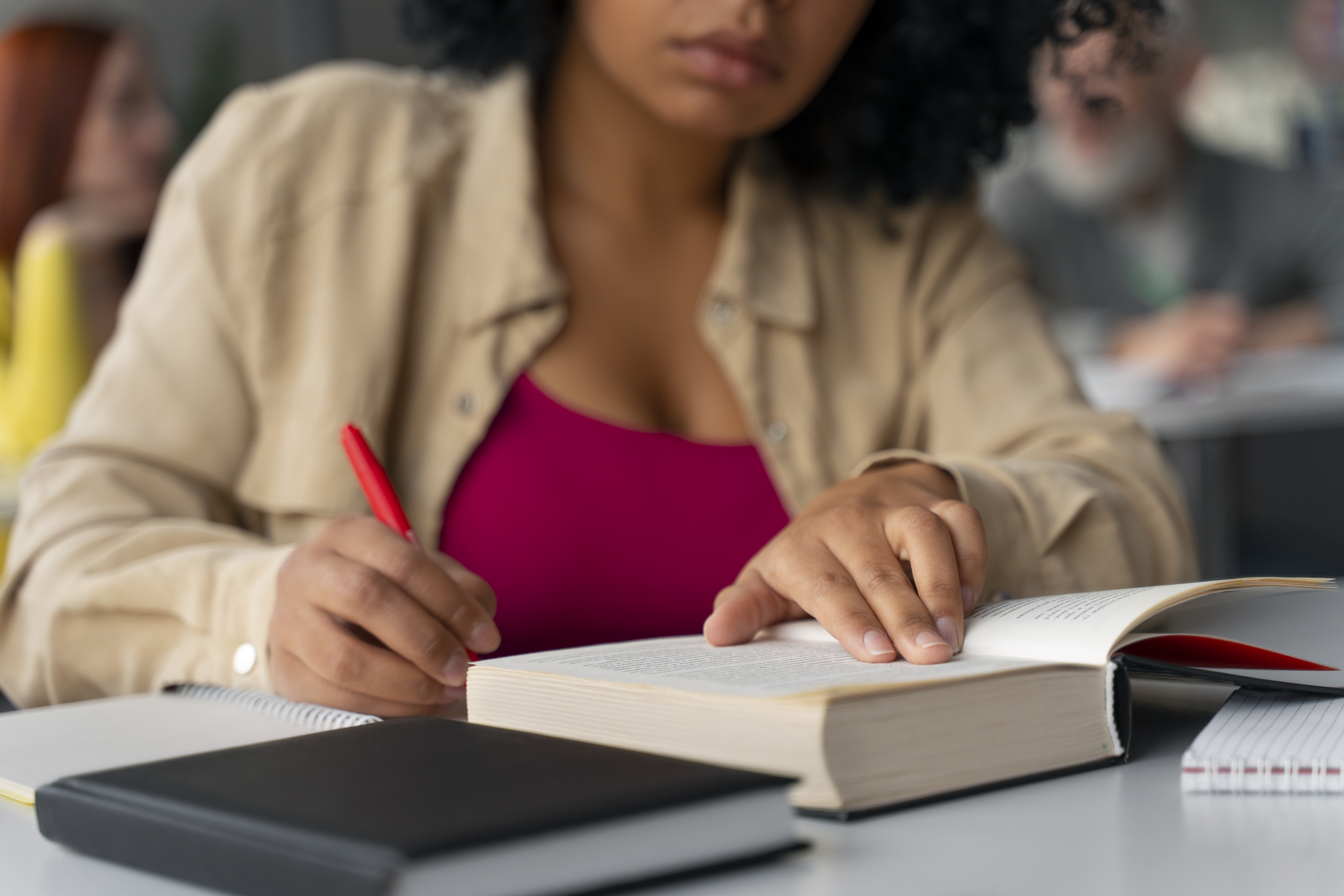 IFMA anuncia vagas para professor substituto de Português | Folha Dirigida